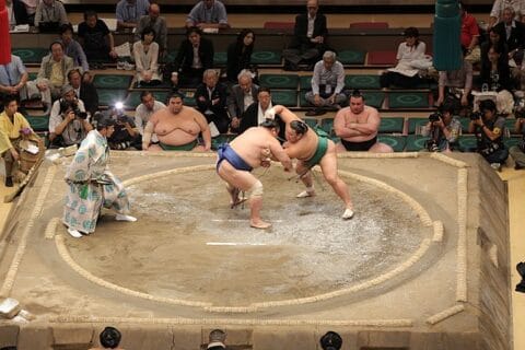 A Foreigner’s Complete Guide To Sumo Wrestling