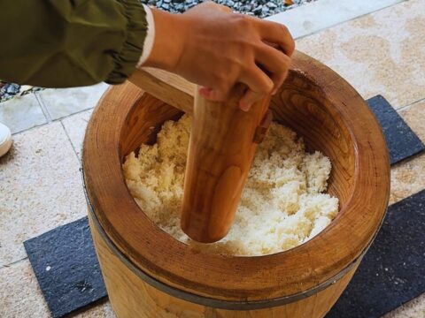 Mochitsuki: Trying An Authentic Mochi Pounding Experience In Japan